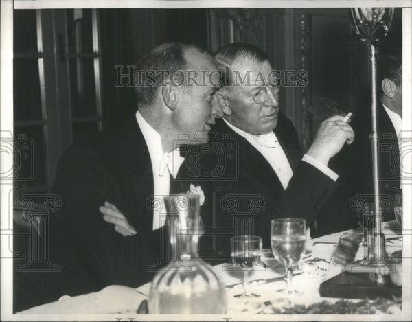 Press Photo Socialites Conversation Smoke - Historic Images