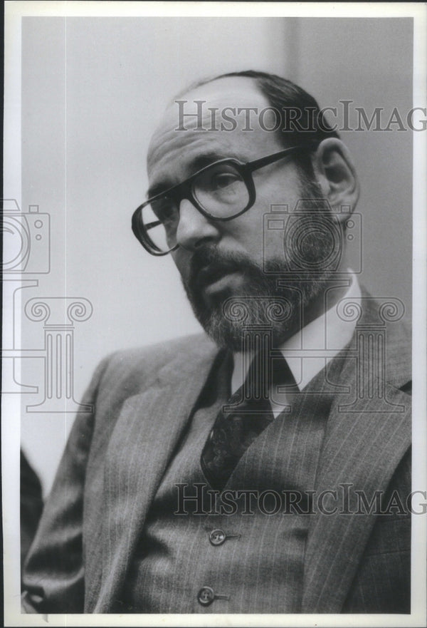 Press Photo Person Wear Suit Spectacle Richard Derek- RSA81567 ...
