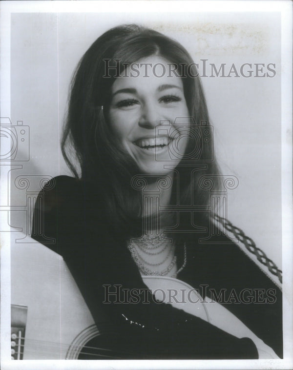 1975 Press Photo Barbara Dhein Singer Guitarist Polaris restaurant Lou ...
