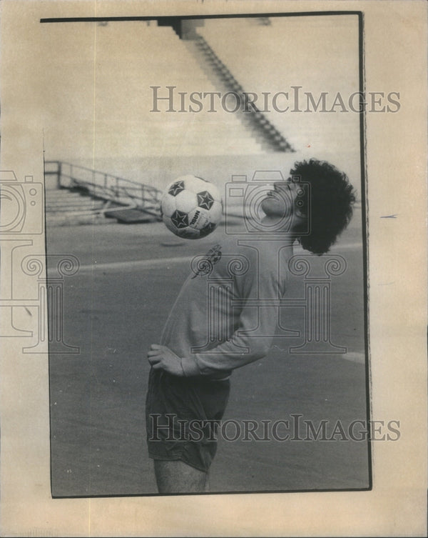 1975 Clive Griffiths on practice. - Historic Images