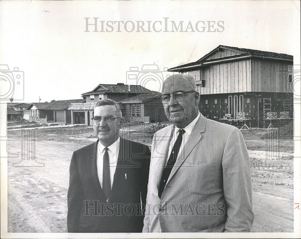 1969 Press Photo Claud Thompson Ken Ensor Realty Company Subdivision K ...