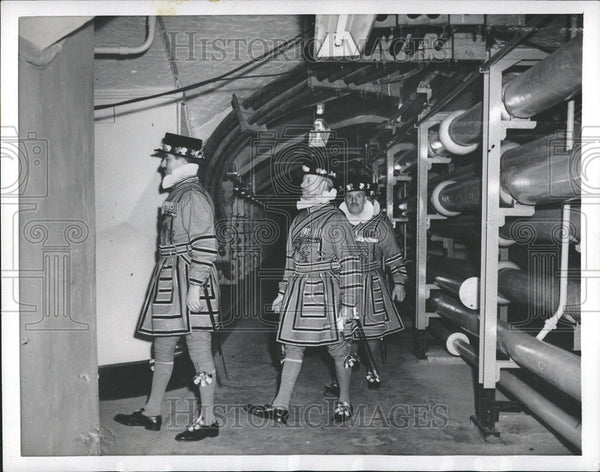 1954 Press Photo Queen Elizabeth's Bodyguard Yeomen Walk Through Vault ...