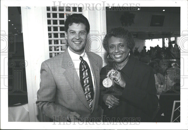 1996 Press Photo Greg Switzer Ceo Weiss memorial Hospital Willye White ...