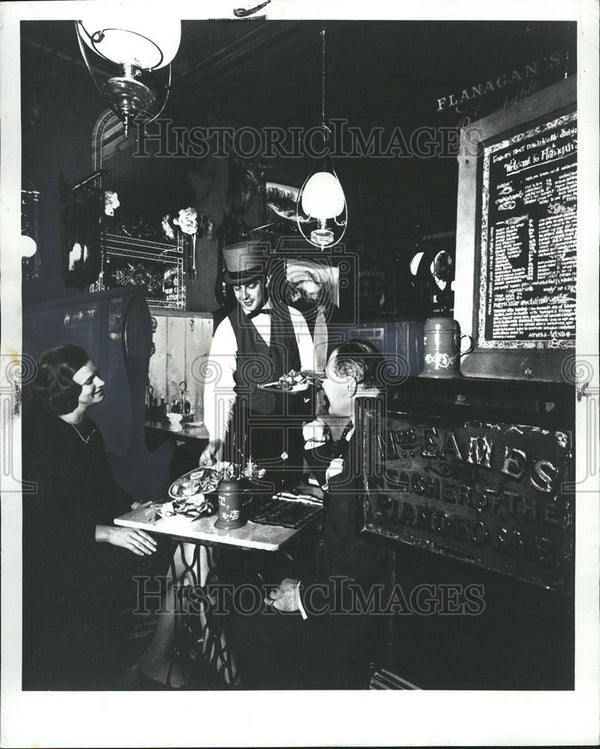 1973 Press Photo Lunch Carleton Kent Write handiest Quaintest Pub Plus ...