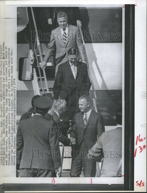 1970 Press Photo Milwaukee John Erickson Airport Warren Knowles Spiro ...