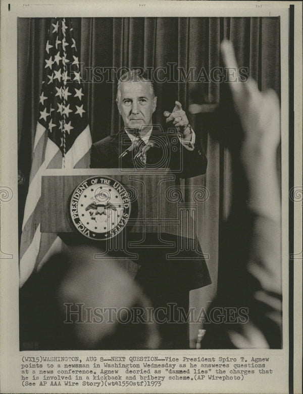 1973 Press Photo Spiro Agnew Newsman Washington Conference Dammed Lies ...