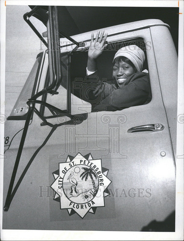 1974 Press Photo Petersburg Lone Female Truck Driver Mrs. Cage (Annie ...