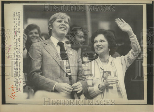 1976 Press Photo Eleanor Rosalynn Carter Democratic National Conventio ...