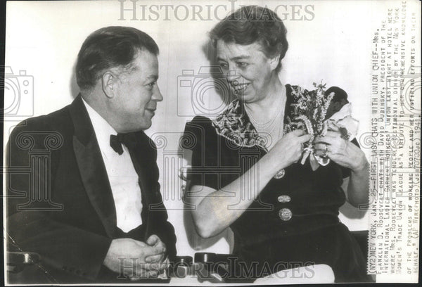 1941 Press Photo Roosevelt Chats With Dubinsky President Of Ladies Gar ...