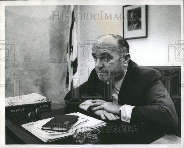 1975 Press Photo Pix Show Ehud Avriel new Office Wacker New Israeli Co ...
