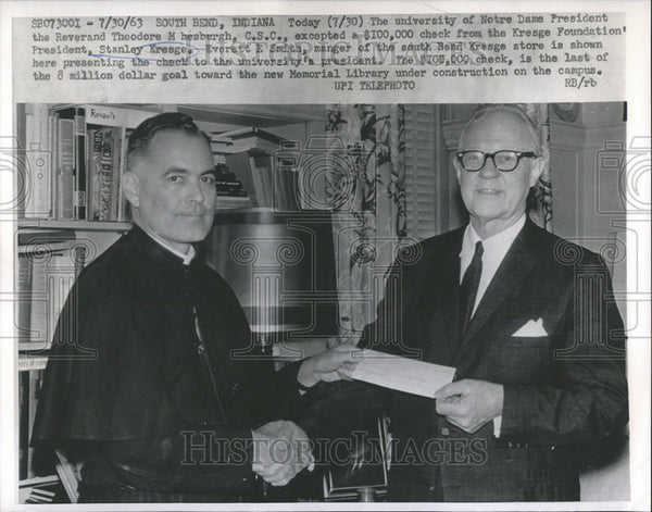 1963 Press Photo Rev.Theodore Hesburgh Excepted Check of $100,000 ...