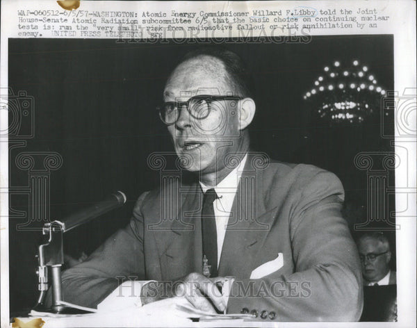 1957 Press Photo Atomic Energy Willard Libby Atomic Radiation Radiatio ...