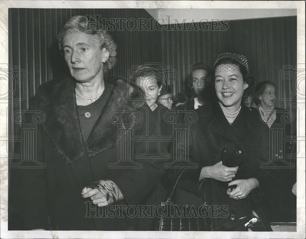 1959 Press Photo Antiquarian Society Art Institute Mrs. Ansel Kinney C ...