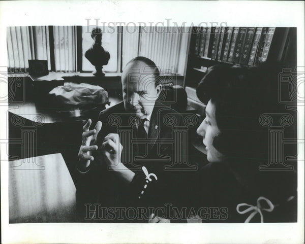 1966 Press Photo Richard Kinney Associate Director Hadley school blind ...