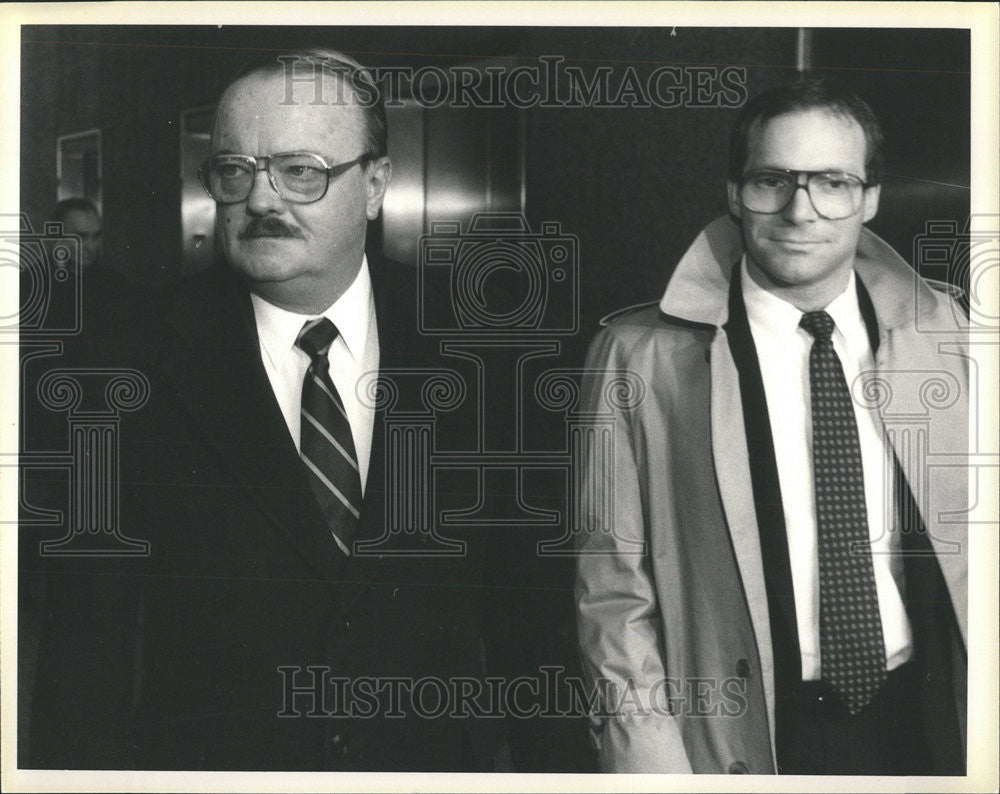 1984 Press Photo Judge John Devine leaves federal building sentencing ...