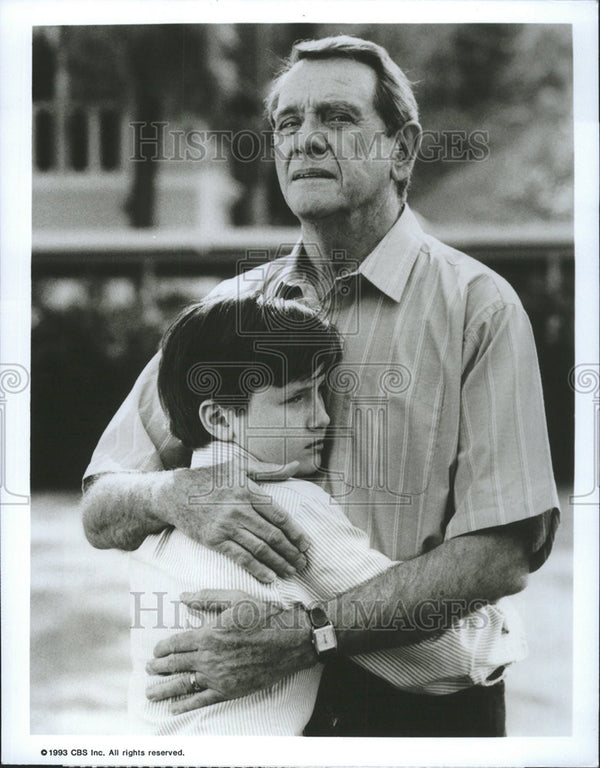 1993 Press Photo Tom Guiry Richard Crenna member Place Loved Star CBS ...