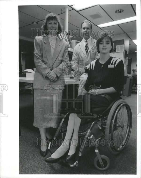 1992 Press Photo Susan Bretz director for Central Du Page Hospital ...