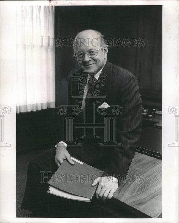 1975 Press Photo Frank Cary Chairman Board Chief Executive Business ...