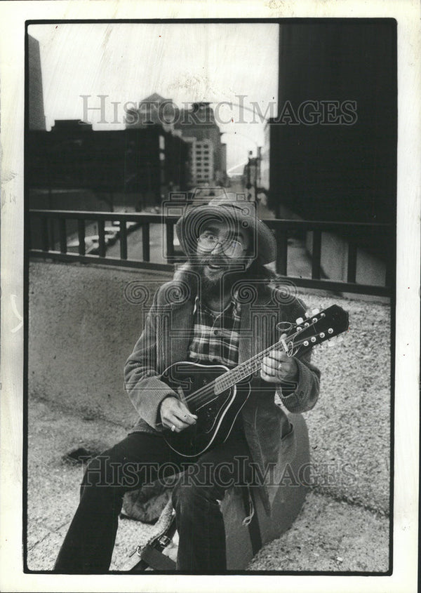 1982 Press Photo king street singers Stephen Baird serenades Chicago ...