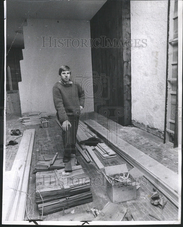 1975 Press Photo Micheal Cullen Halsted Pub Permanent Home Travel Ligh ...