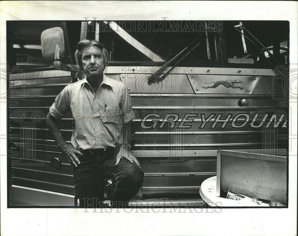 1979 Press Photo Writer Paul Galloway board bus Dan Ryan ramp bound Na ...