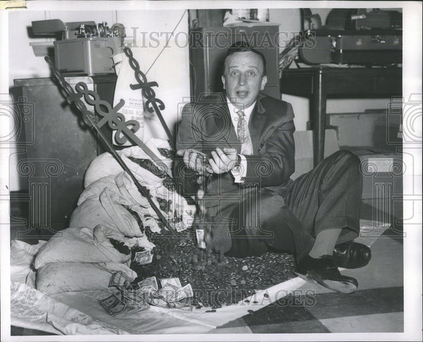 1958 Press Photo Phil Lind Pennies Cancer fund American Cancer Society ...