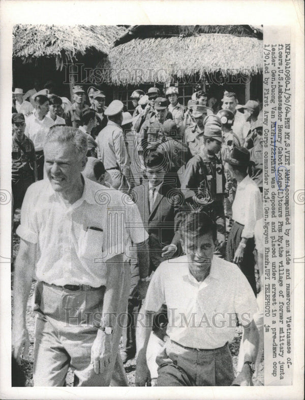 1964 Press Photo Henry Cabot Lodge Phu My Vietnamese officers US Milit ...