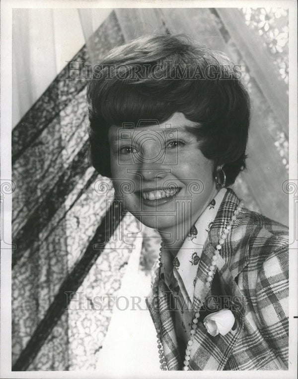 1973 Press Photo Designer Deirdre Lenihan NBC Television Network Needl ...