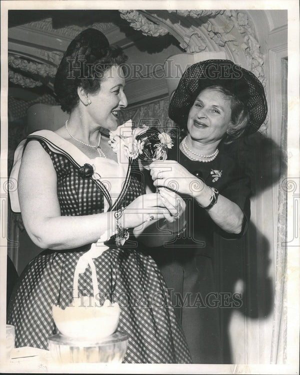 1962 Press Photo Mt Sinai Service Club President Mrs Bert Klee ...