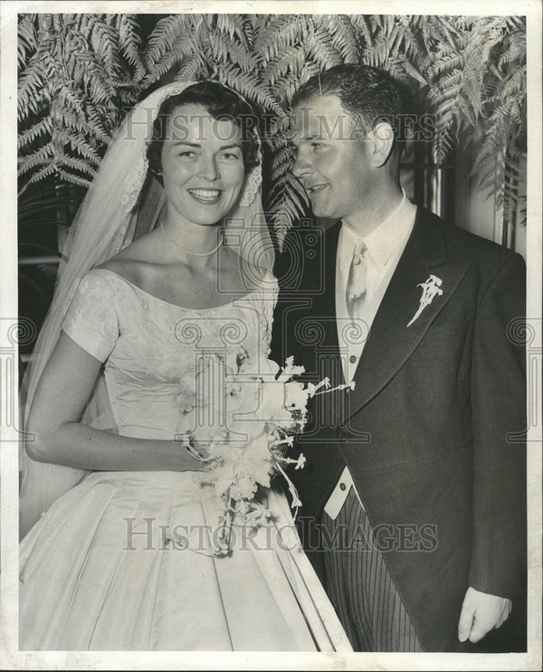 1957 Press Photo Dr Mrs Gerard Martin St Philip Neri Roman Catholic Ch ...