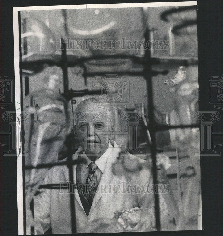 1975 Press Photo Doctor Andrew Ivy Candid Portrait Cancer Research lab ...