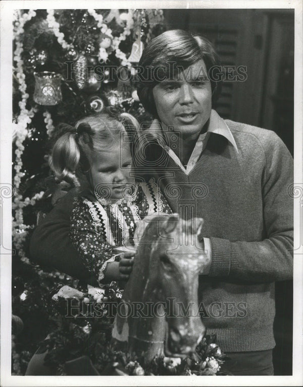1977 Press Photo John Davidson & daughter in "The John Davidson Christ ...