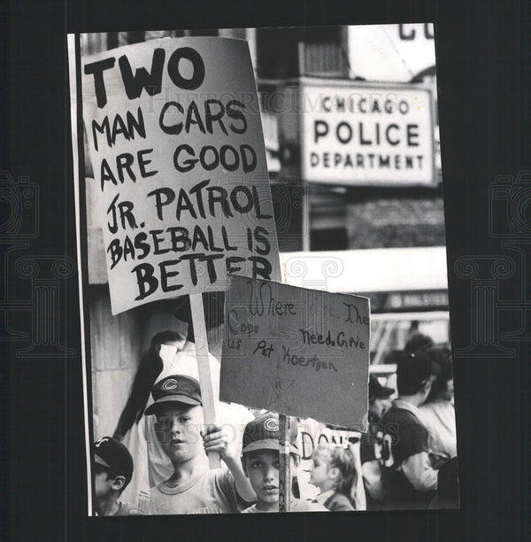 1970 Press Photo Boys Hold Signs 2 Protest Patrick Koertgen's Police A ...