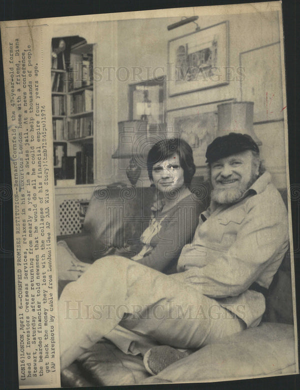 1976 Press Photo Bernard Cornfeld relaxes at home w/ Diana Steward aft ...