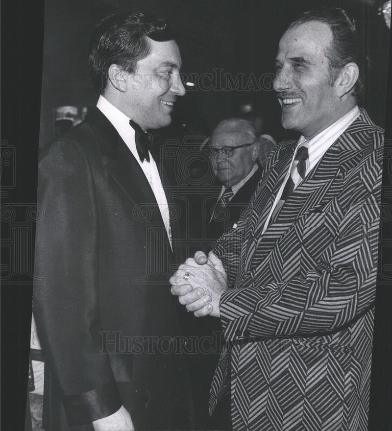 1974 Press Photo Mr Mrs Richard Nardi Wreck Company Edward Vrdolyak Di ...