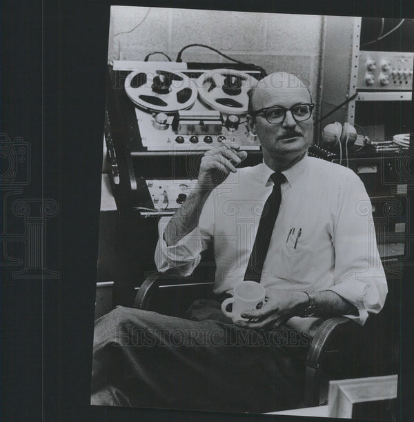 1968 Press Photo John Barth American Novelist Writer - Historic Images