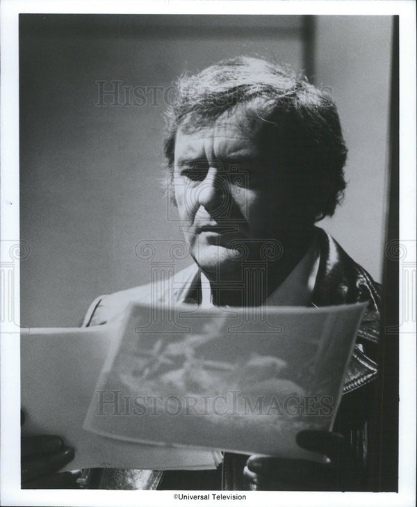 1975 Press Photo Eugene Roche Actor Daniel Lawrence Crime Club CBS ...