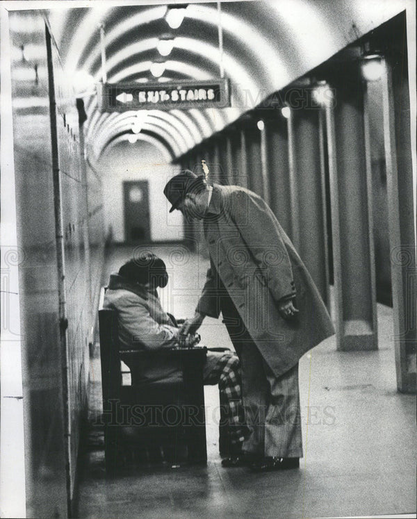 1976 Press Photo POLICE SUPT. JAMES M. ROCHFORD TOURED CTA FACILITIES ...