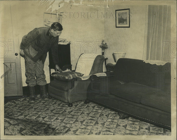 1937 Press Photo Rudolph Peters chair Hulda Pansa shot bandits Jellega ...