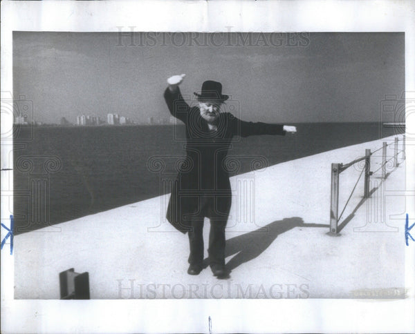 1965 Lou Gilbert (Actor) - Historic Images