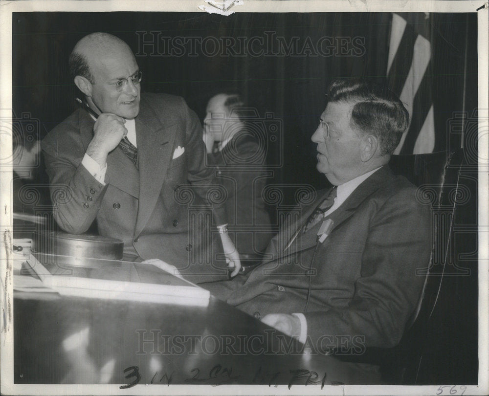 1940 Jake Arvey and Mayor Kelly During A Meeting - Historic Images