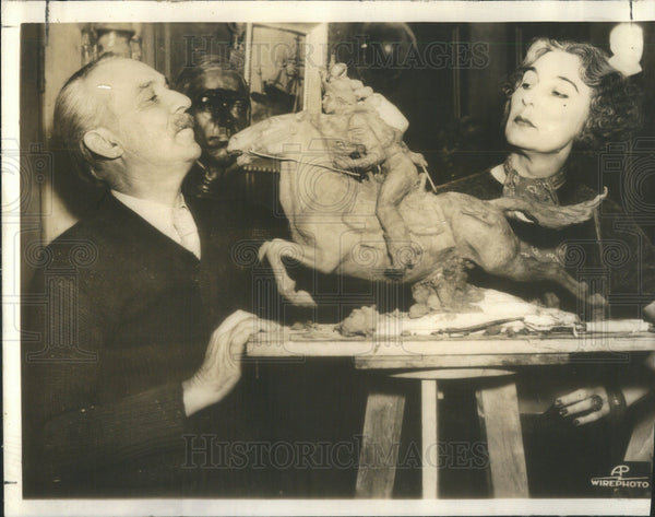 1937 Press Photo Carlo Romanelli sculptor with his wife at their Holly ...