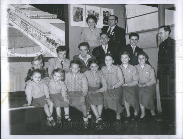 1956 Hungasrian Refugee Couple Mr & Mrs Bela Roman Pose Children ...