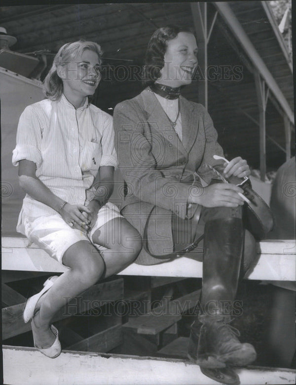 1956 Press Photo MISS ALISON ROGERS MRS. BERTRAM R. FIRESTONE HORSE SH ...