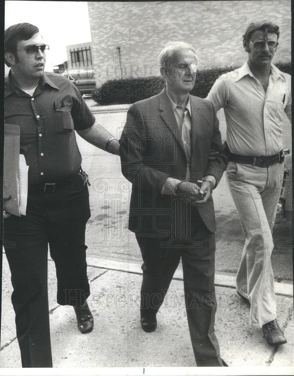 1977 Joseph S Sedlak Suspect Murder - Historic Images