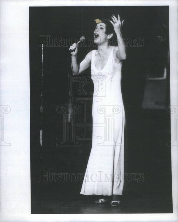 1976 Press Photo Betty Rhodes Famous Singer Stage Maris Country Clark ...