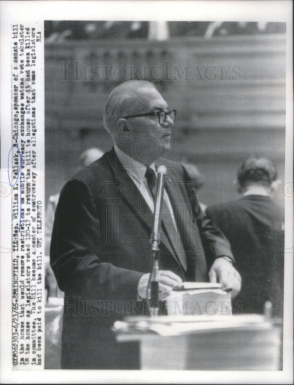 1965 Press Photo Ill. Rep. William Pollack sponsor a senate bill that ...