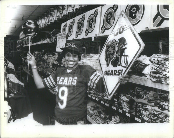 1986 Yvette Woods Morrie Mages Chicago Bears Gear Souvenirs - Historic ...