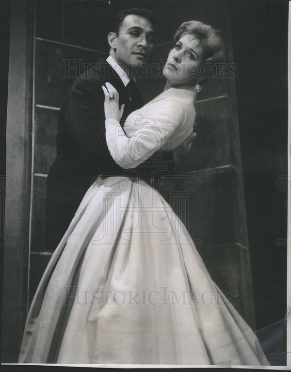 1960 Press Photo Feter Wyngaride and Sally Home are in Duel of Angles ...