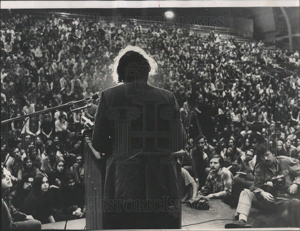 1970 Press Photo Leonard Weinglass Speaks to Students at NU's McGaw Ha ...
